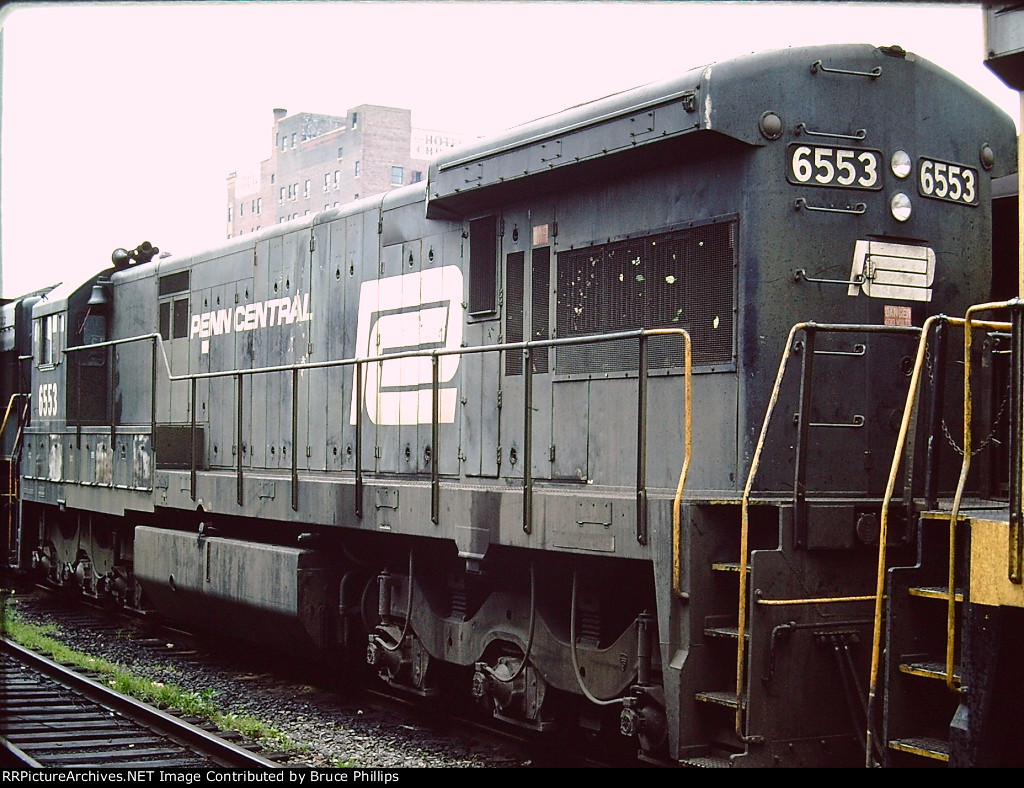 Penn Central U33C in consist at Springfield Station